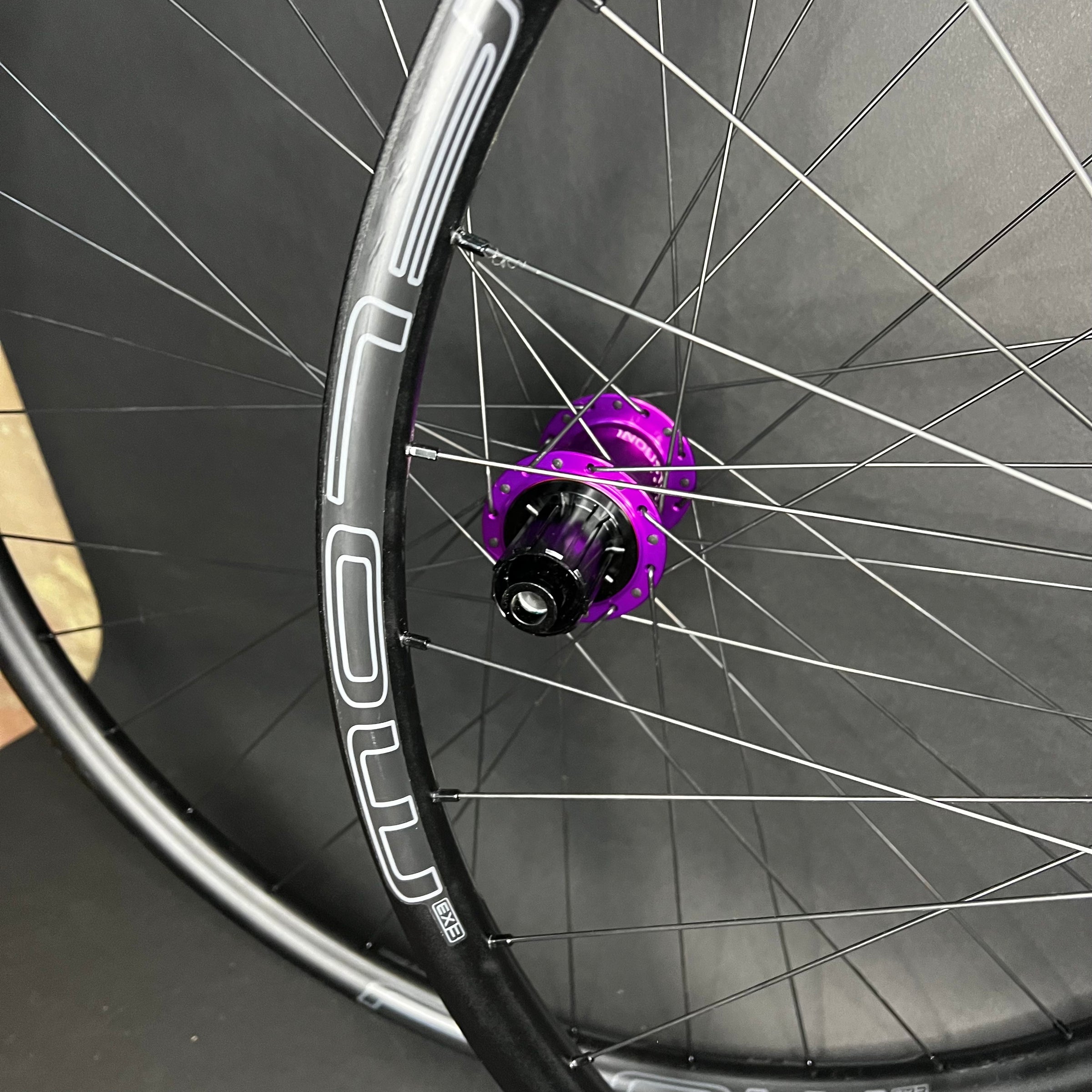 Big MTN Wheels: I9 hydra with notubes Flow EX3 rims.