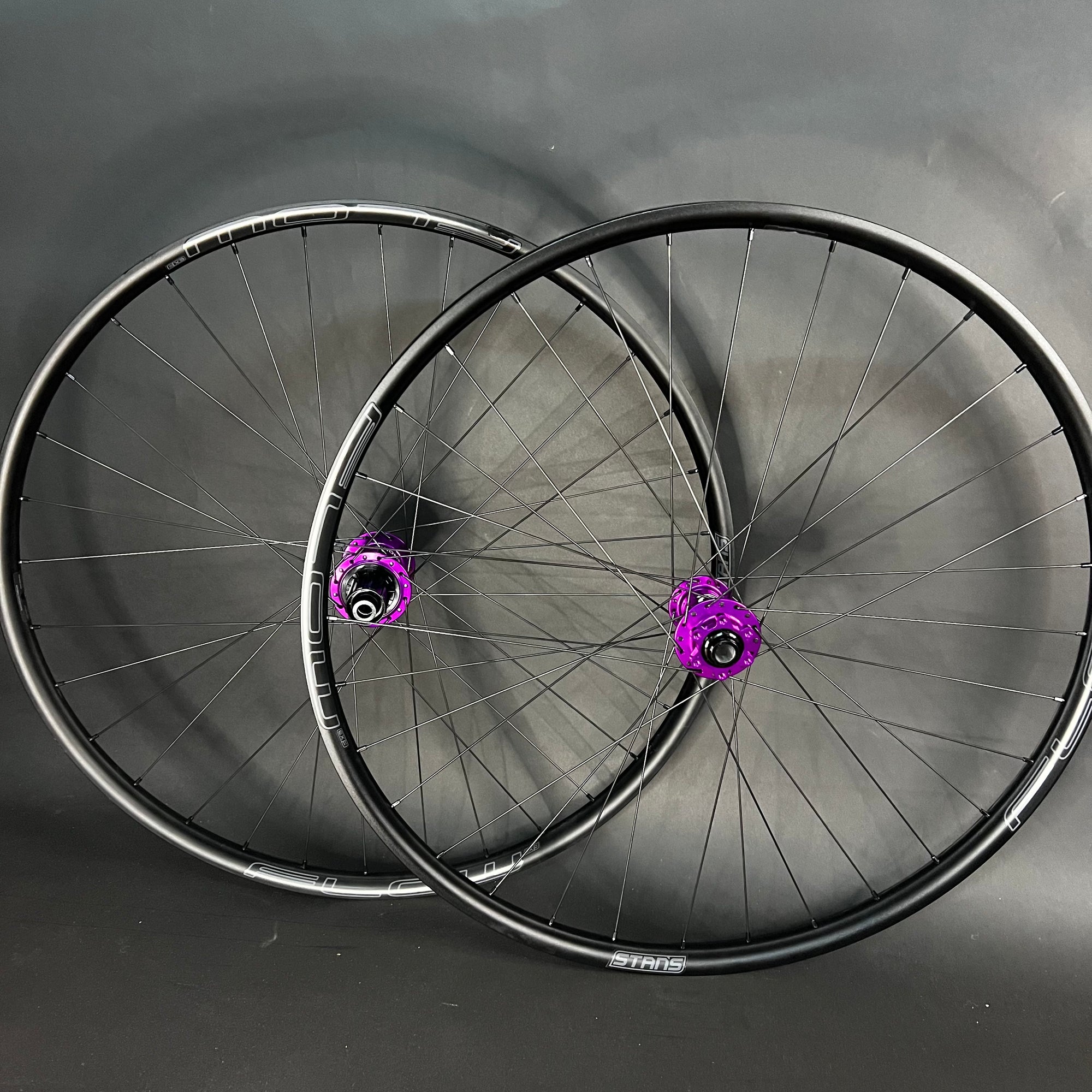 Big MTN Wheels: I9 hydra with notubes Flow EX3 rims.