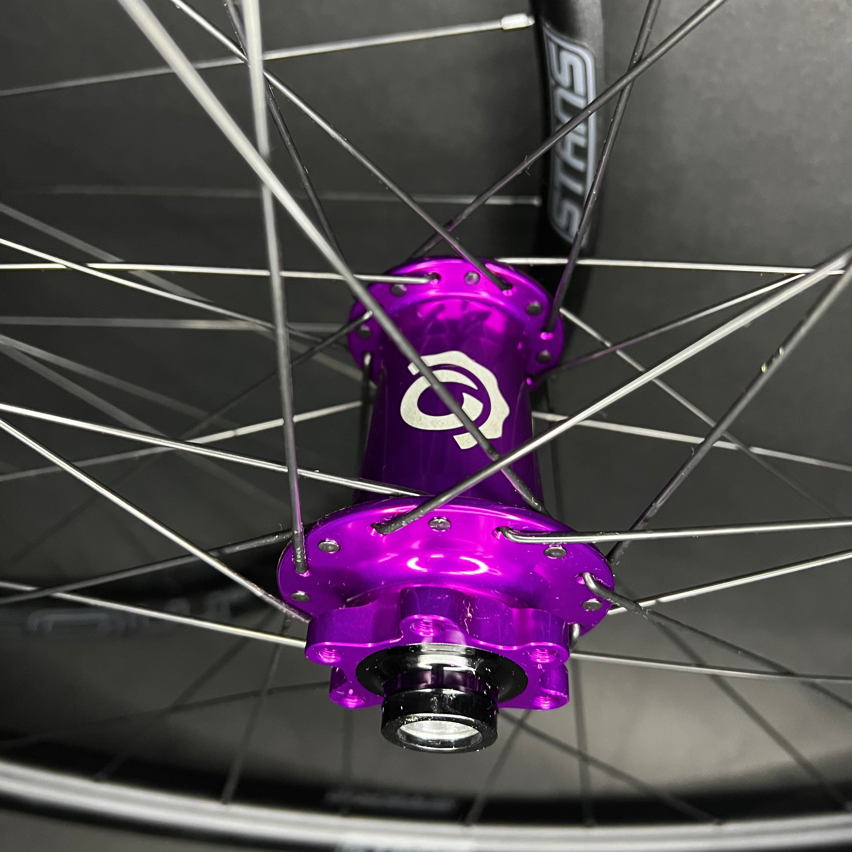 Big MTN Wheels: I9 hydra with notubes Flow EX3 rims.