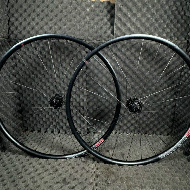 1440 gram ENVE Alloy hubs with Velocity Blunt SS gravel wheels